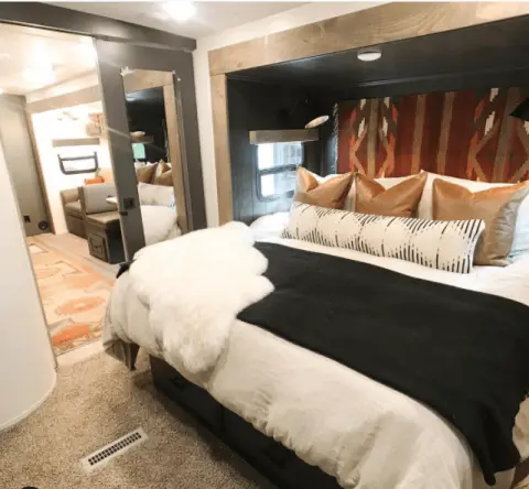 42 Gorgeous RV Bedroom Remodels for Cozy Inspiration
